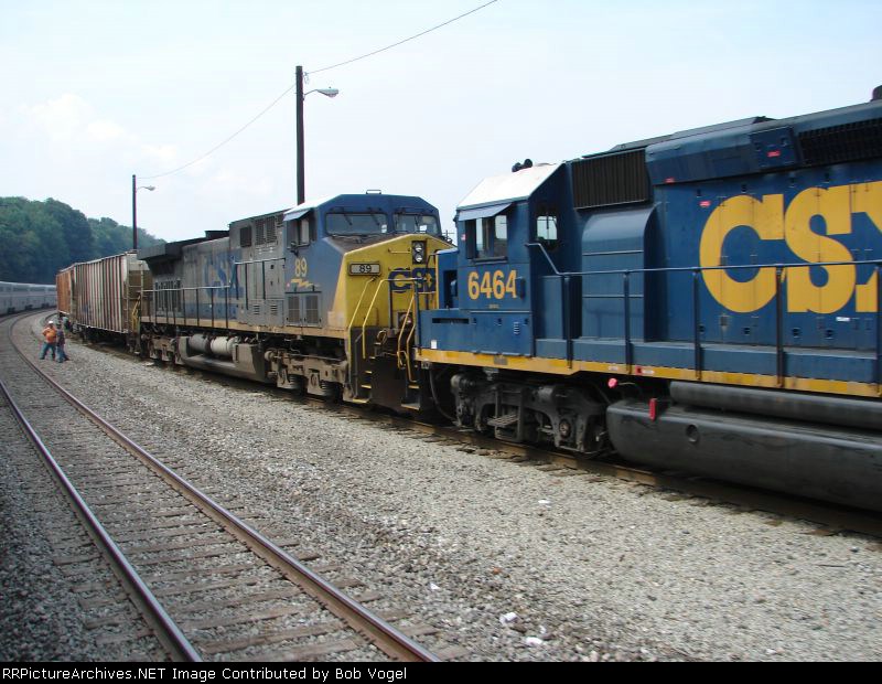 CSX 6464 and 89